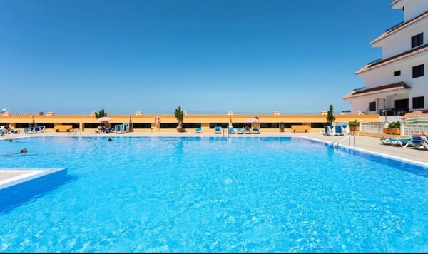 Beautiful 2 Bed Sunkissed Property With Pool - Teneriffa