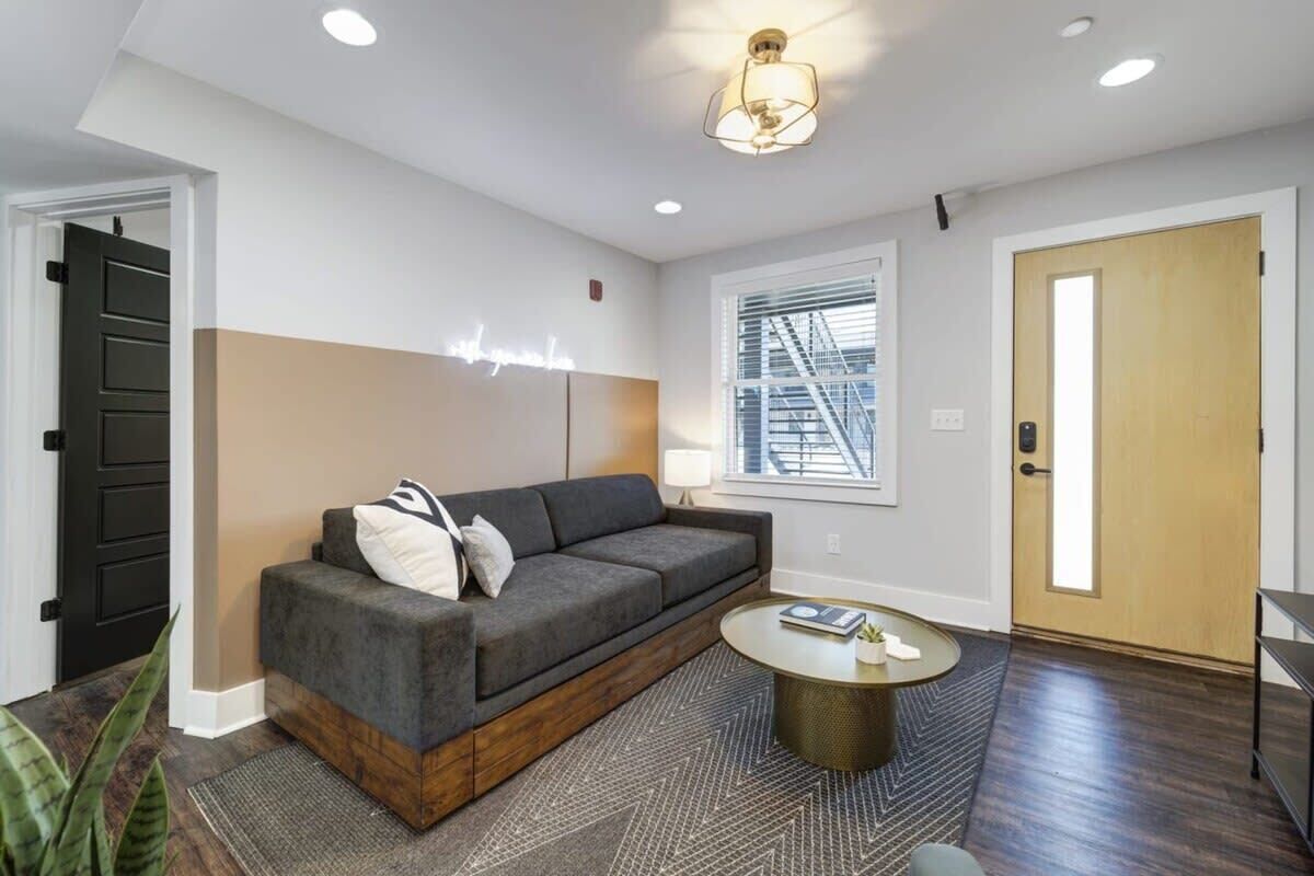 Abode | Germantown | 5 Beds | Great For Groups! - Tennessee