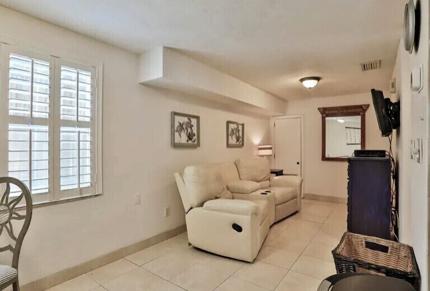 Snowbirds 50% -Unit 1-1br -50 Ft Flagler Beach Located Downtown!- - Flagler Beach