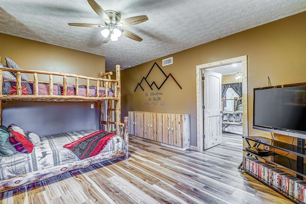 Dreamy Wooded Escape W/2 Decks, Resort Access, Fast Wifi, Gas Grills, Hot Tub - Ellijay, GA