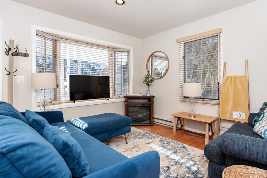 Cozy Cottage Near Bus Stop, Skiing & Aspen - 스노우매스