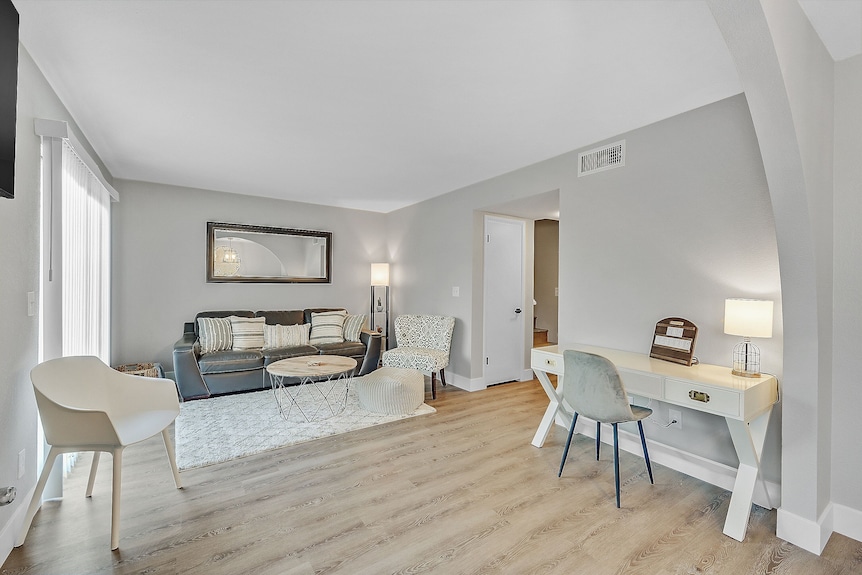 Henderson Townhome Approx. 15-20 Min To The Las Vegas Strip - Henderson, NV