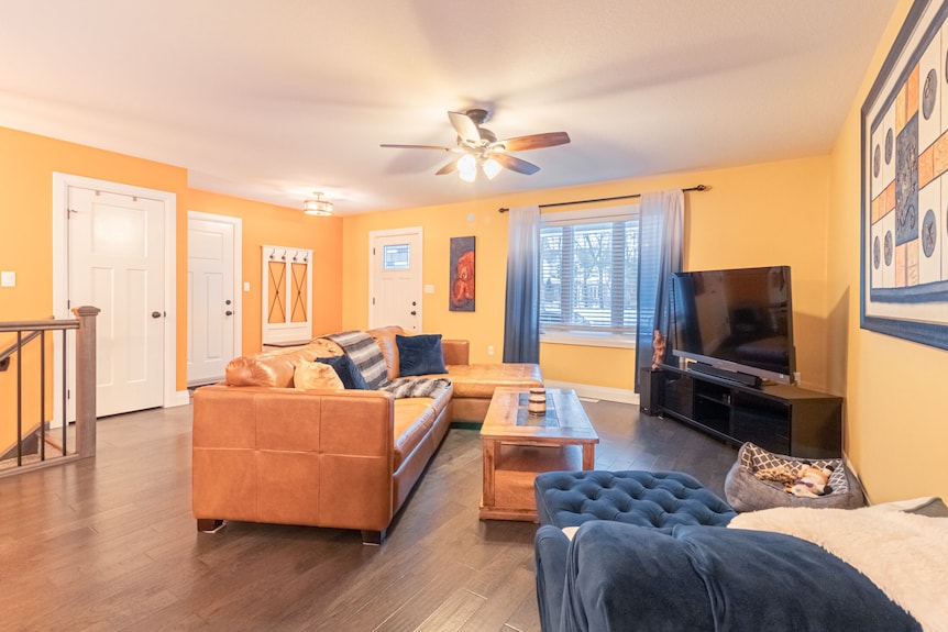 Grand Bend Getaway Cottage | Hot Tub & Relax By The Beach | 6bed+3bath - Grand Bend