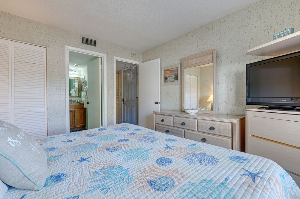 Oceanfront Condo W/ Ocean View Private Balcony, On-site Heated Pool & Hot Tub - Cape Canaveral, FL