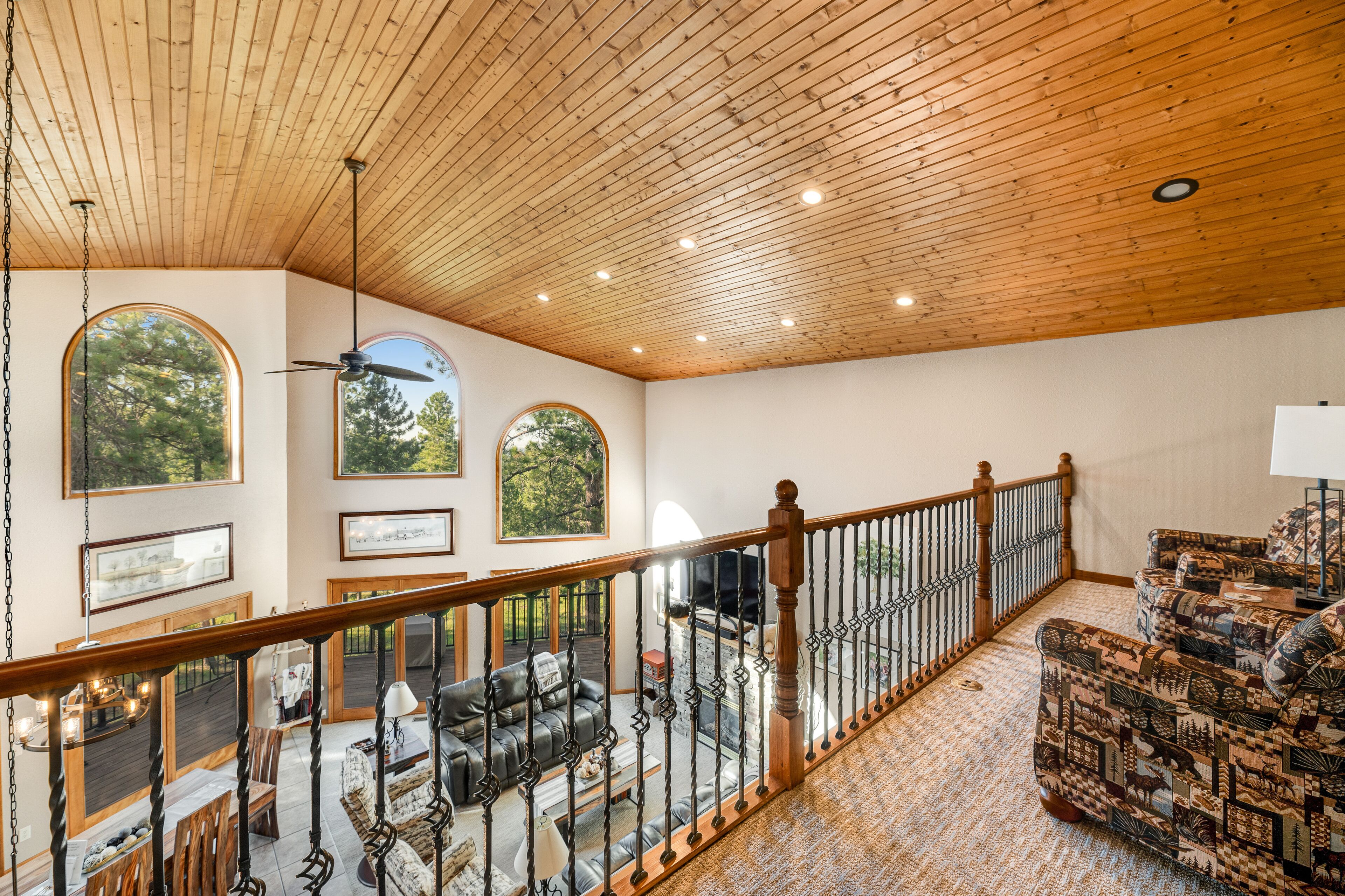 Vacation Gem With Pool Table, Shuffleboard, Wet Bar, Furnished Decks, & Hot Tub - Deadwood, SD