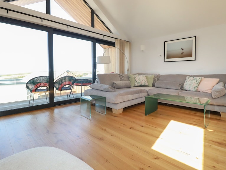 Porth Cove, Family Friendly, Country Holiday Cottage In Porth - Mawgan Porth