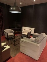 Área de estar no saguão