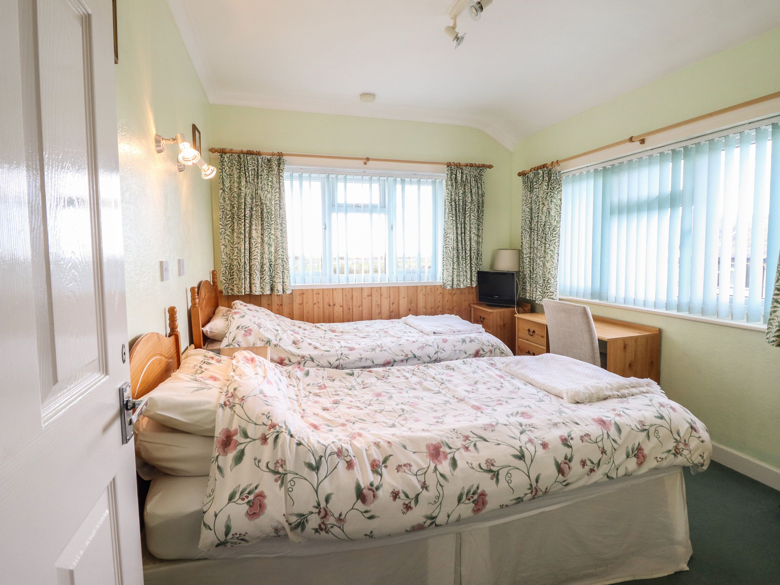 Morlyn Guest House Apartment, Pet Friendly In Harlech - Harlech