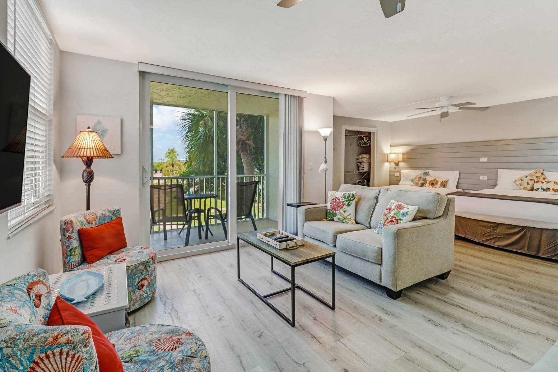 Beautiful, Remodeled Condo! Short Walk To Beach! Free Parking & Over $100 Of Free Daily Activities! - Estero, FL