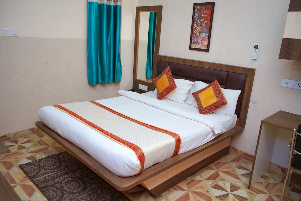 Hotel Kb Palace - Varanasi