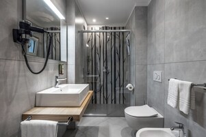 Quarto Deluxe | Casa de banho | Toalhas fornecidas