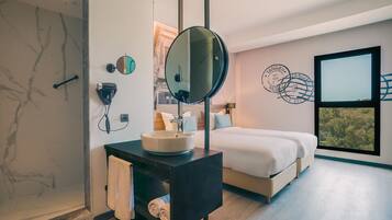 Roupa de alta qualidade, minibar, secretária