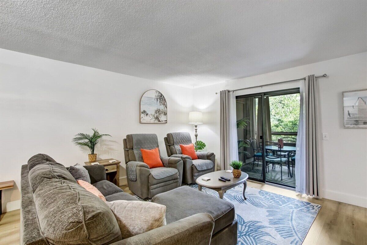 Central Location: Pool, Minutes To Shops & Beach! - Fernandina Beach, FL