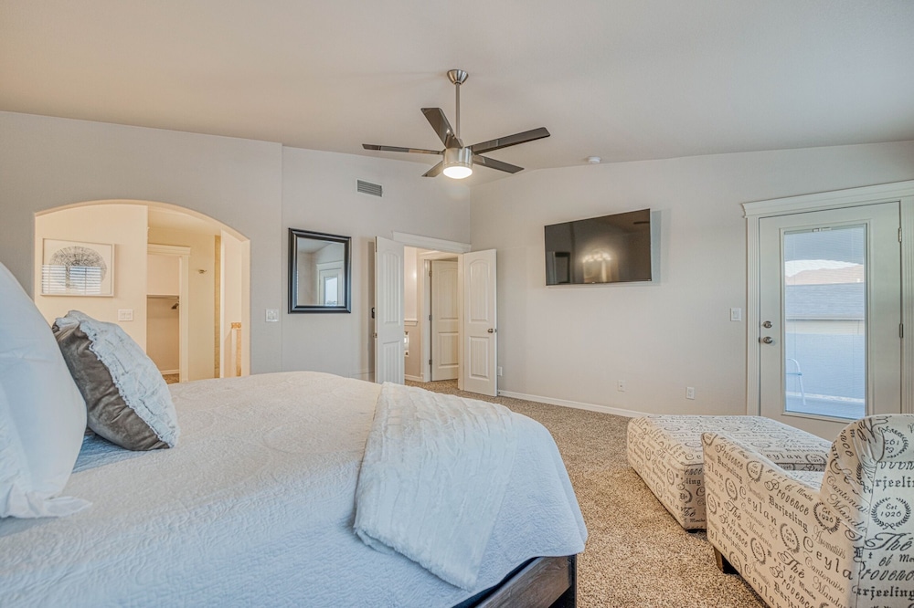 Elegant Art Deco Home Designed With You In Mind - Santa Teresa