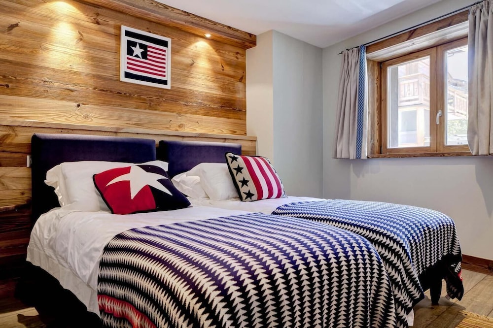 Chalet, 100m From Resort Center, Balcony, Fireplace Or Stove, Tv, 150m², Courchevel - Courchevel