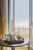 Quarto Club | Roupa hipoalergénica, edredões de penas, camas de colchão pillowtop