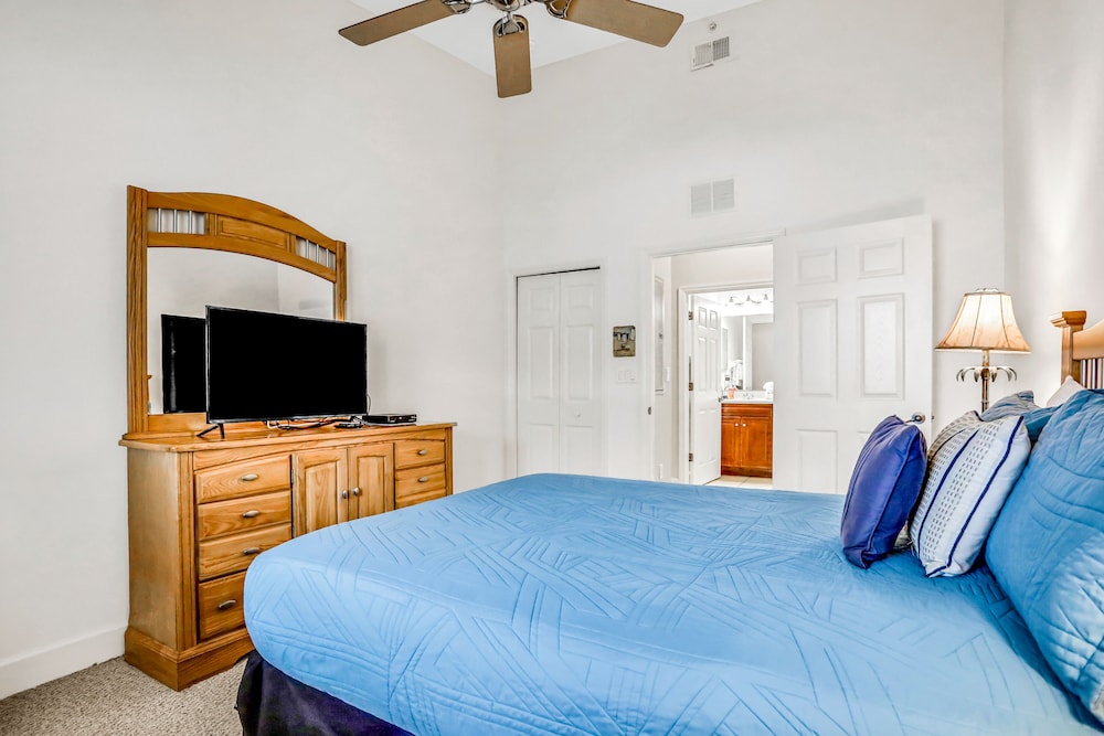Dog-friendly Condo On The Golf Course With Ocean View, Pools, Gym & Beach Access - Palm Coast, FL