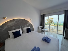 Quarto Duplo ou Twin Comfort, 1 quarto | Minibar, secretária, Wi-fi grátis, roupa de cama fornecida