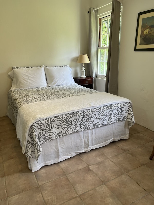 Secluded Garden Cottage Near Trails & Beaches - Bermuda