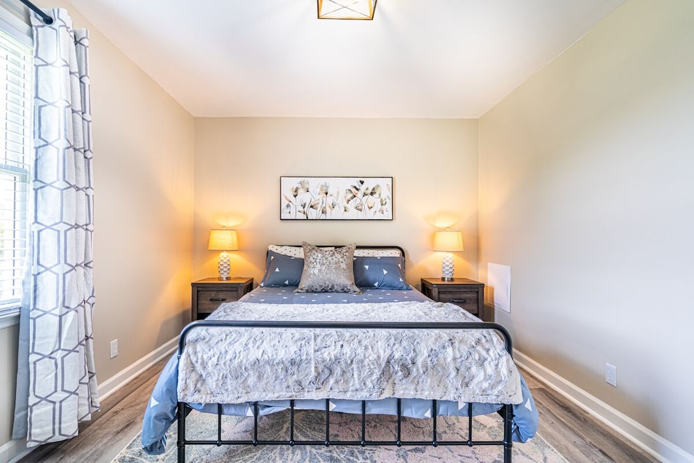 New! Fully Stocked Luxury Home 5 Min To I-65/i-72. - Alabama
