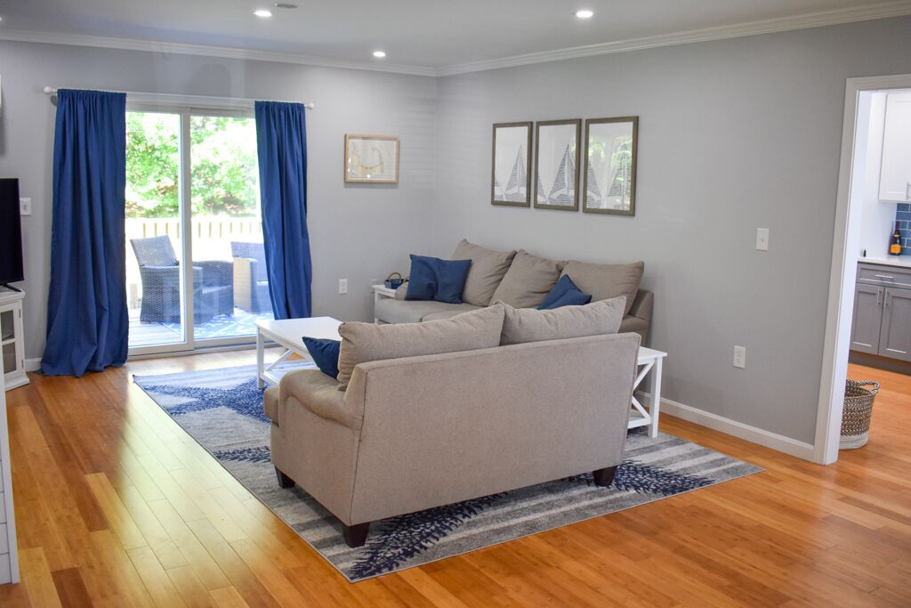 Pristine Condition! Three Bedroom Sleeping 8 With Contemporary Beach Decor! - Dennis, MA