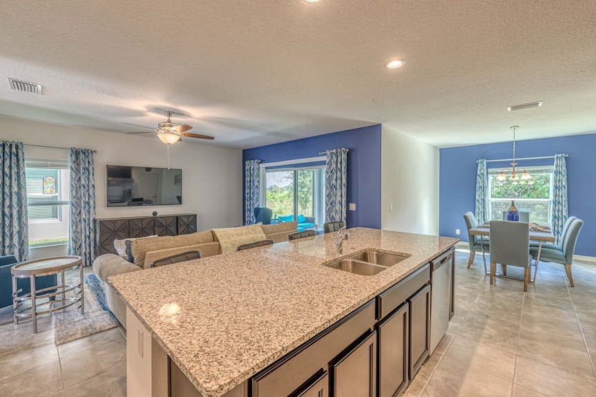 Brand New, Stylish 4-bed 3-bath Home. Conservation Views & Gated Resort Amenities. Near Disney! - Davenport, FL
