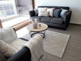Apartamento Familiar, 2 quartos, vista para a montanha (B) | Sala de estar
