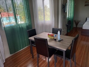 Suite-Estúdio Comfort | Refeições no quarto