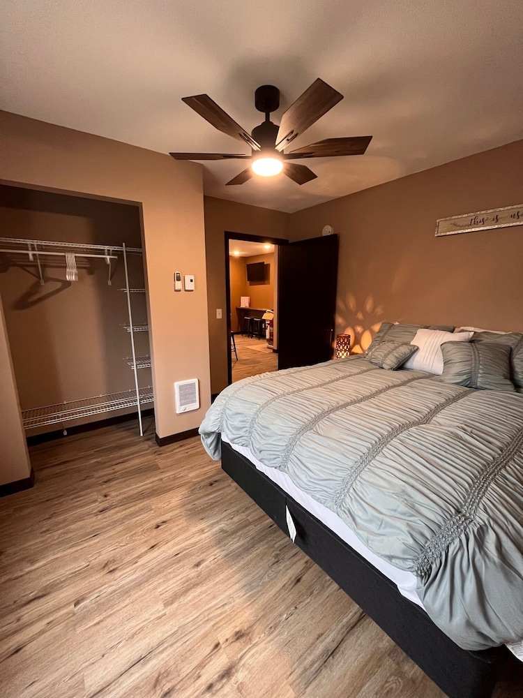 Cozy Two Level Home - 2 Minutes From Beach On Private Wooded Lot. - Bemidji, MN