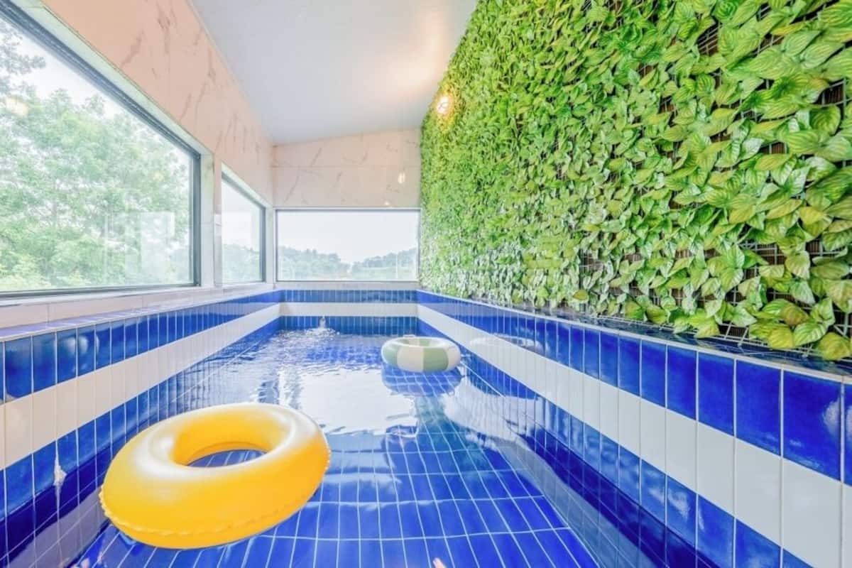 Quarto básico, 3 quartos (YOYO POOL) | 3 quartos, Wi-Fi de cortesia