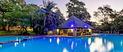 3 piscinas exteriores