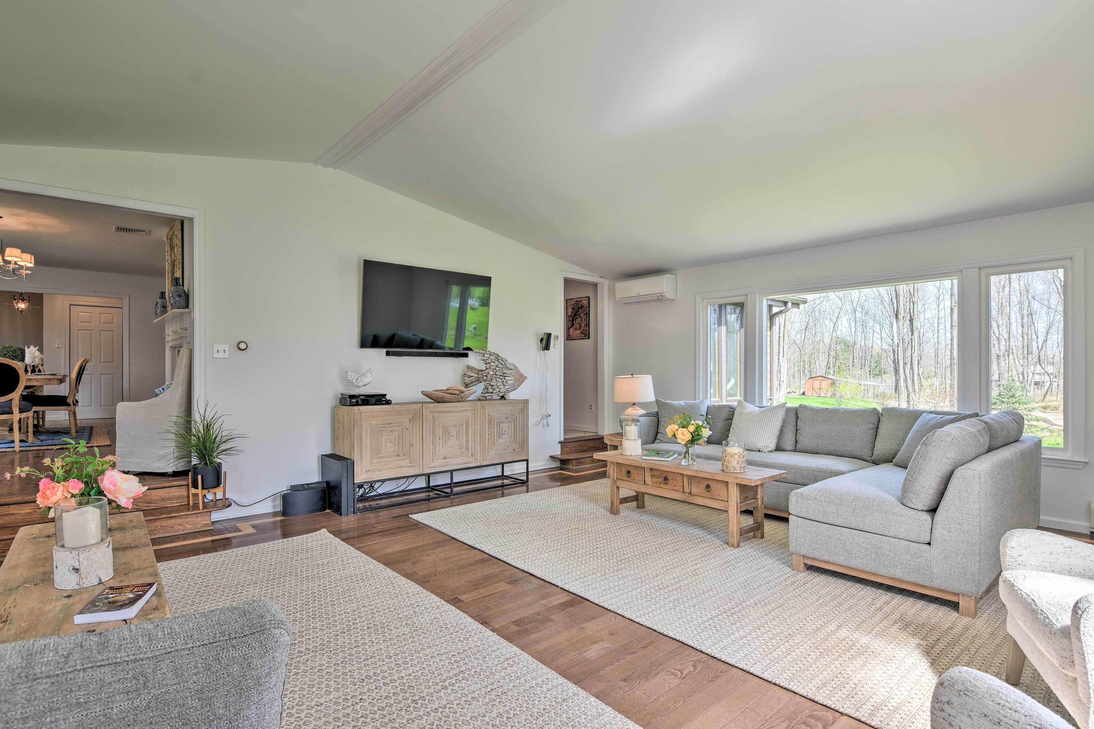 Lovely Highland Home W/ Pool & Hot Tub! - Poughkeepsie, NY