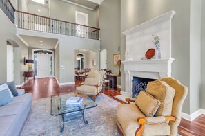 Casa, várias camas, acesso à piscina, vista para a piscina (8 West Beach Lagoon) | Área de estar | TV 40 polegadas com canais digitais