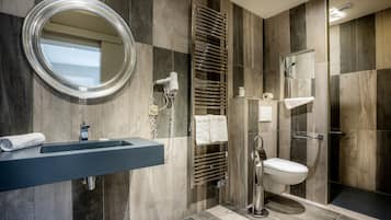 Quarto Superior, acessível, vista para o jardim | Cofre no quarto, secretária, Wi-fi grátis, roupa de cama fornecida