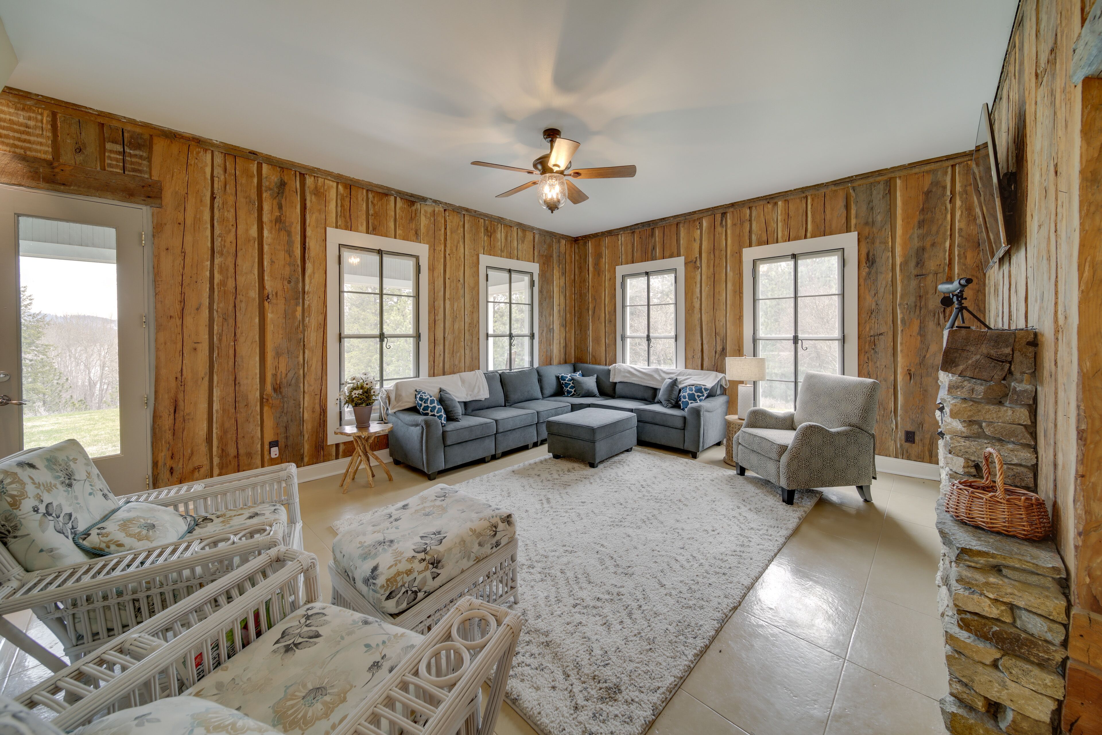 Scenic Loon Lake Adventure Retreat W/ Dock! - Loon Lake, WA