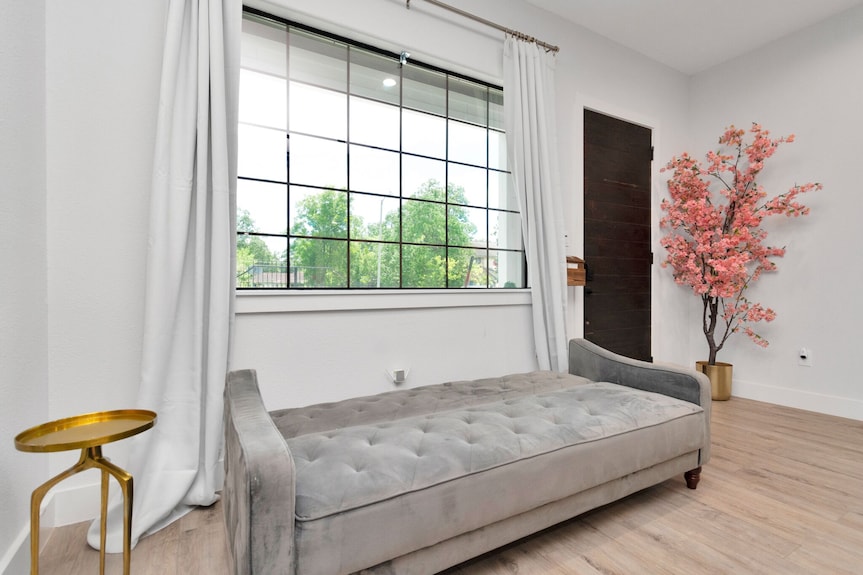 Perfect For Large Groups! Hot Tub/gazebo/grill/karaoke Machine/82 In. Tv & More! - Houston, TX