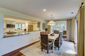 Villa, várias camas, cozinha (2447 Inland Harbour) | Restaurantes