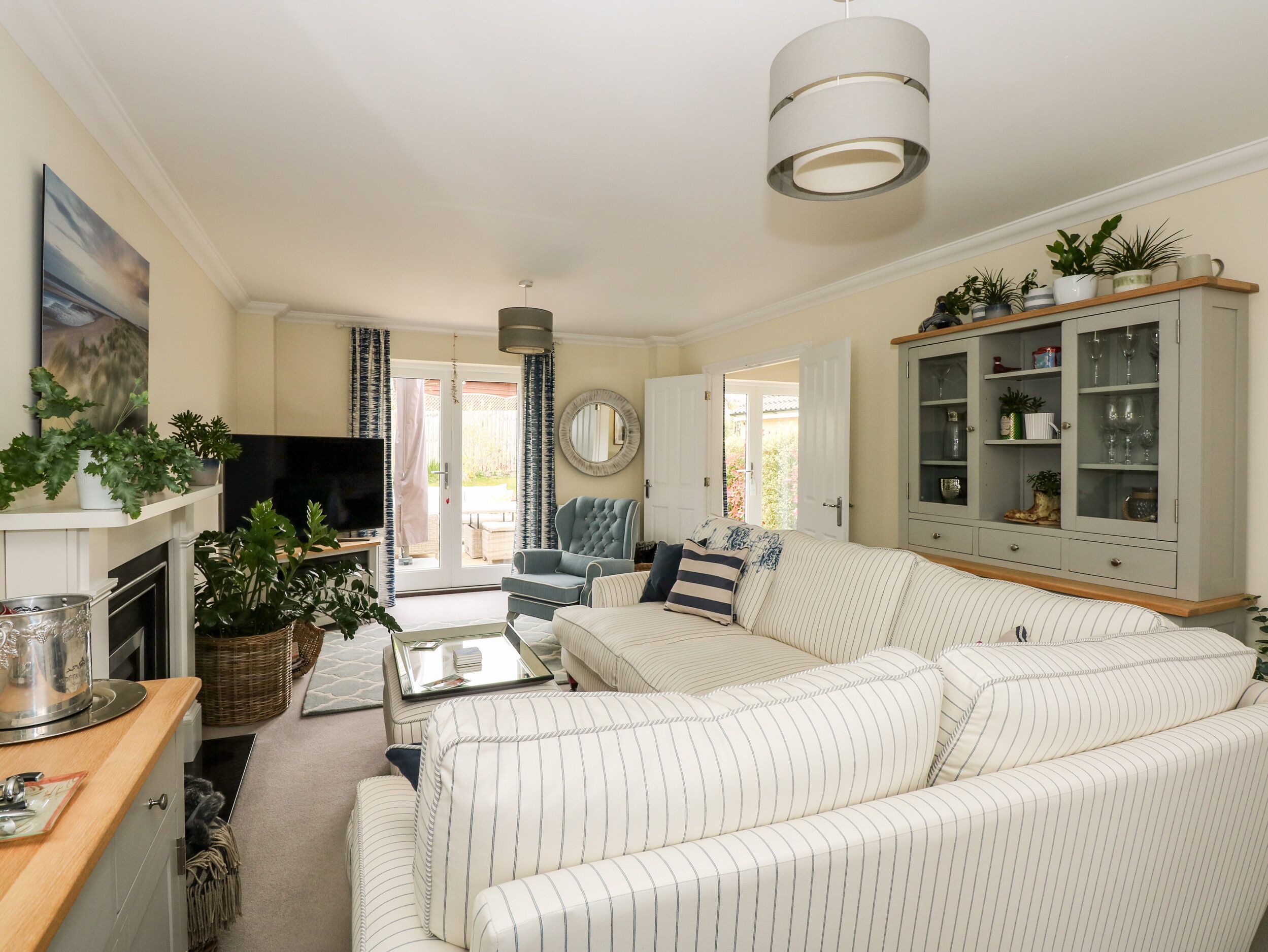 Coral House, Pet Friendly, Luxury Holiday Cottage In Overstrand - Cromer