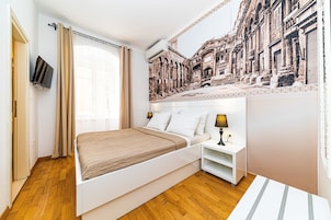 Quarto Deluxe | Roupa de alta qualidade, camas de colchão Select Comfort, minibar