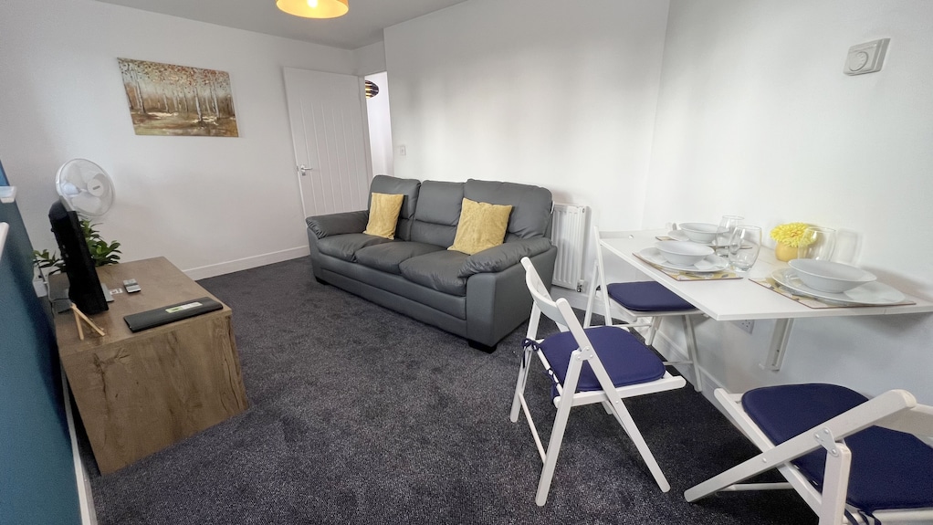 4 Cross Court, Stafford - スタッフォード