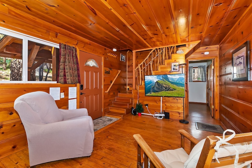 Fairytale Place By Destination Big Bear: Beautiful Maltby Cabin On Cul-de-sac Near The Zoo, Golf Course, & Bear Mountain! - Big Bear Lake, CA