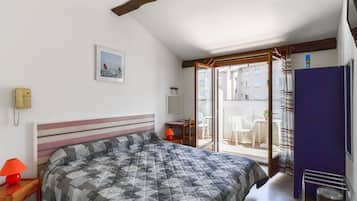 Quarto casal conforto, terraço | Wi-Fi de cortesia, roupa de cama