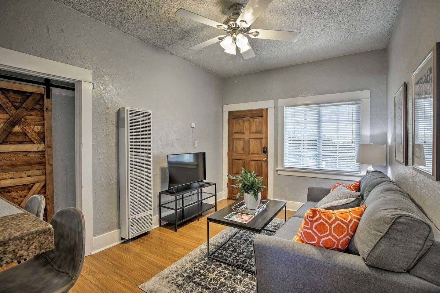 Entire Apt Building (4 Apts) Sleeps 20 I Little Italy - ハーバー島, CA