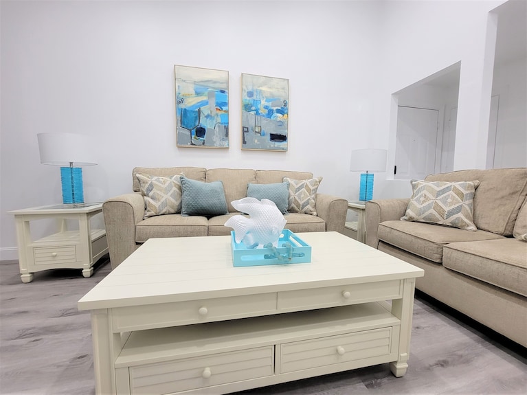 Scenic Poolside Tastefully Decorated And Minutes Away From Clearwater Beach - クリアウォーター・ビーチ, FL