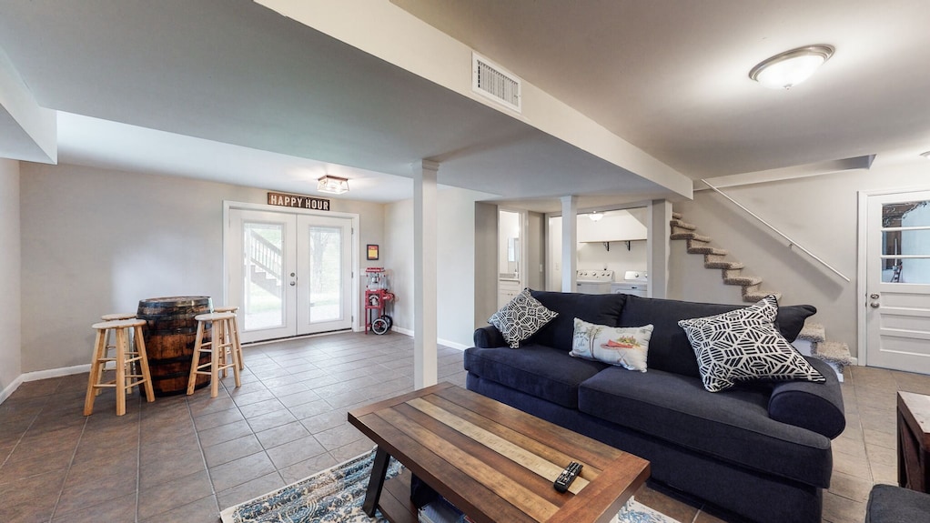 Old Hickory Lakefront Home-lots Of Space For All-nashville & Airport Close - Old Hickory Lake, TN