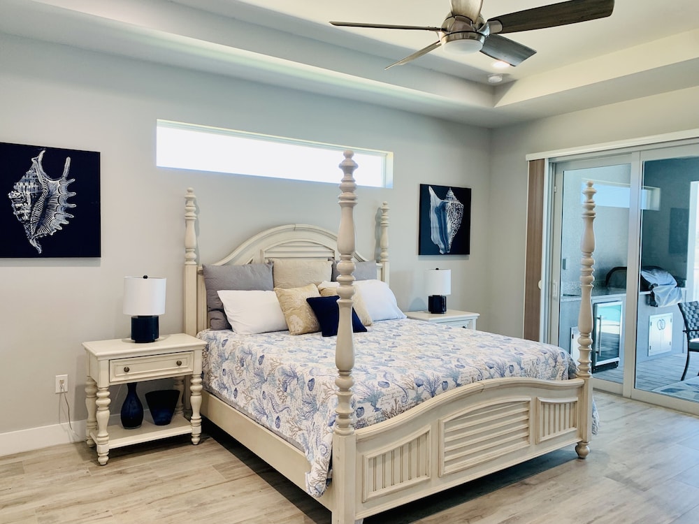 Lazy Lobster Cape Coral Waterfront Oasis With 2 En-suites - Cape Coral, FL