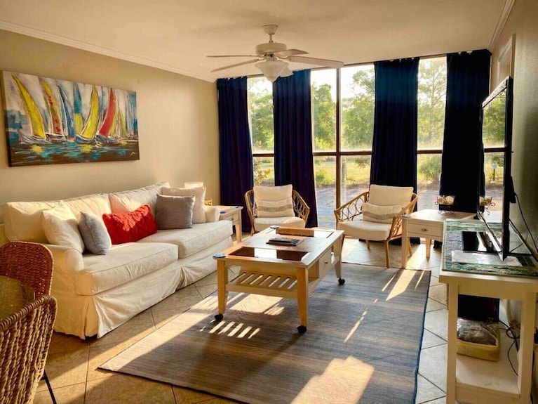 2 Bed/2 Bath, Pool, Just Steps To Biloxi Beach - Biloxi, MS