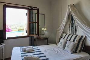 Villa Irida, Shared Pool, 4 Bedrooms | Individualmente mobiliados, cortinas blackout