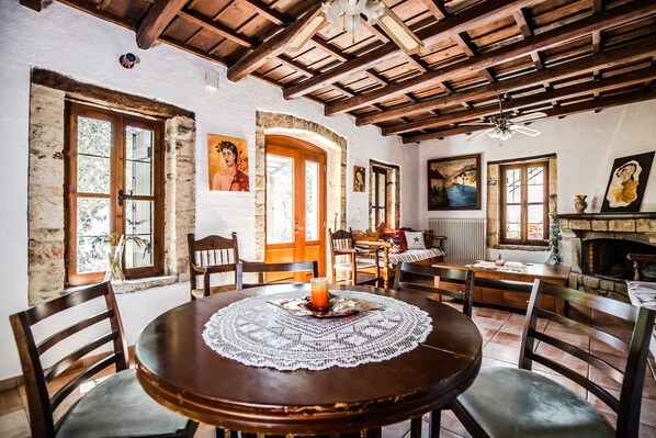 Televisor de ecrã plano de 32 polegadas com canais por cabo, televisor