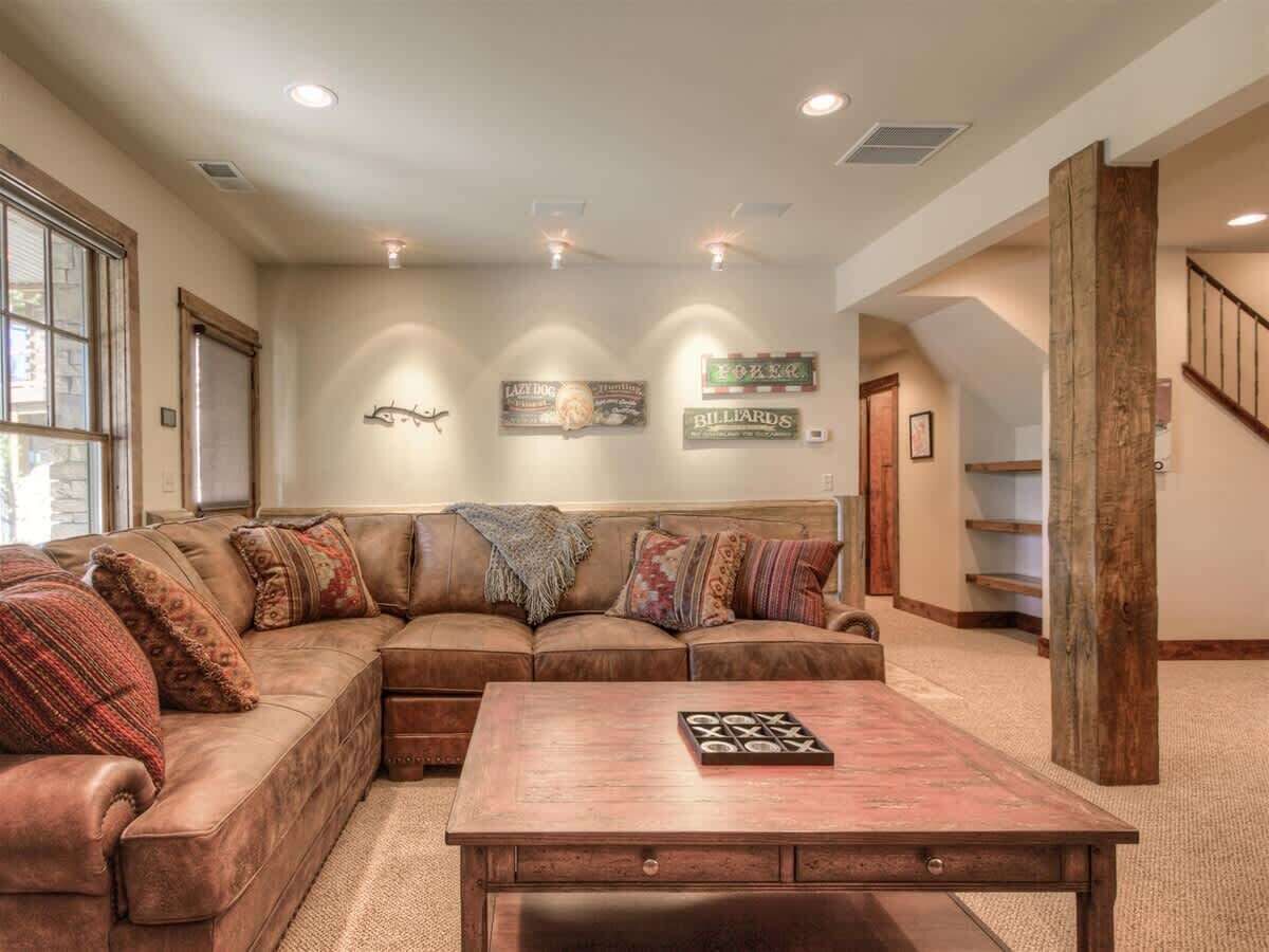 Luxury 5 Bedroom Big Sky Retreat - Big Sky, MT